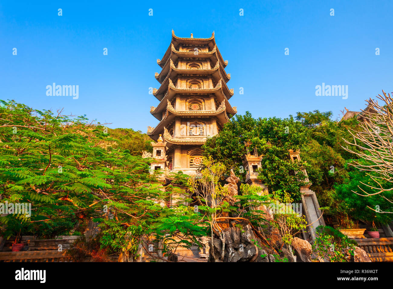 Vietnam hoi marble mountain marble hi-res stock photography and images ...