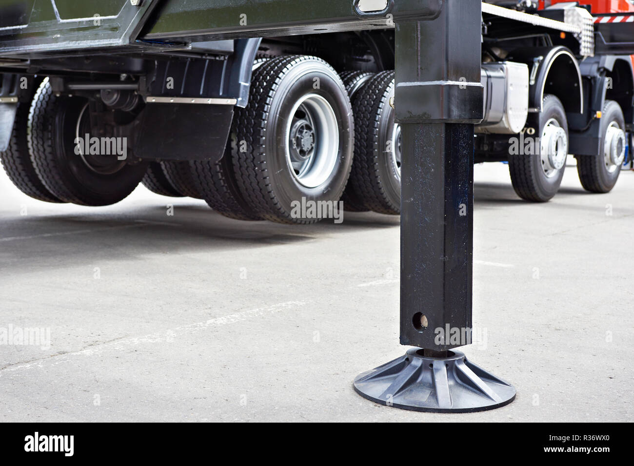 Crane outrigger hi-res stock photography and images - Alamy