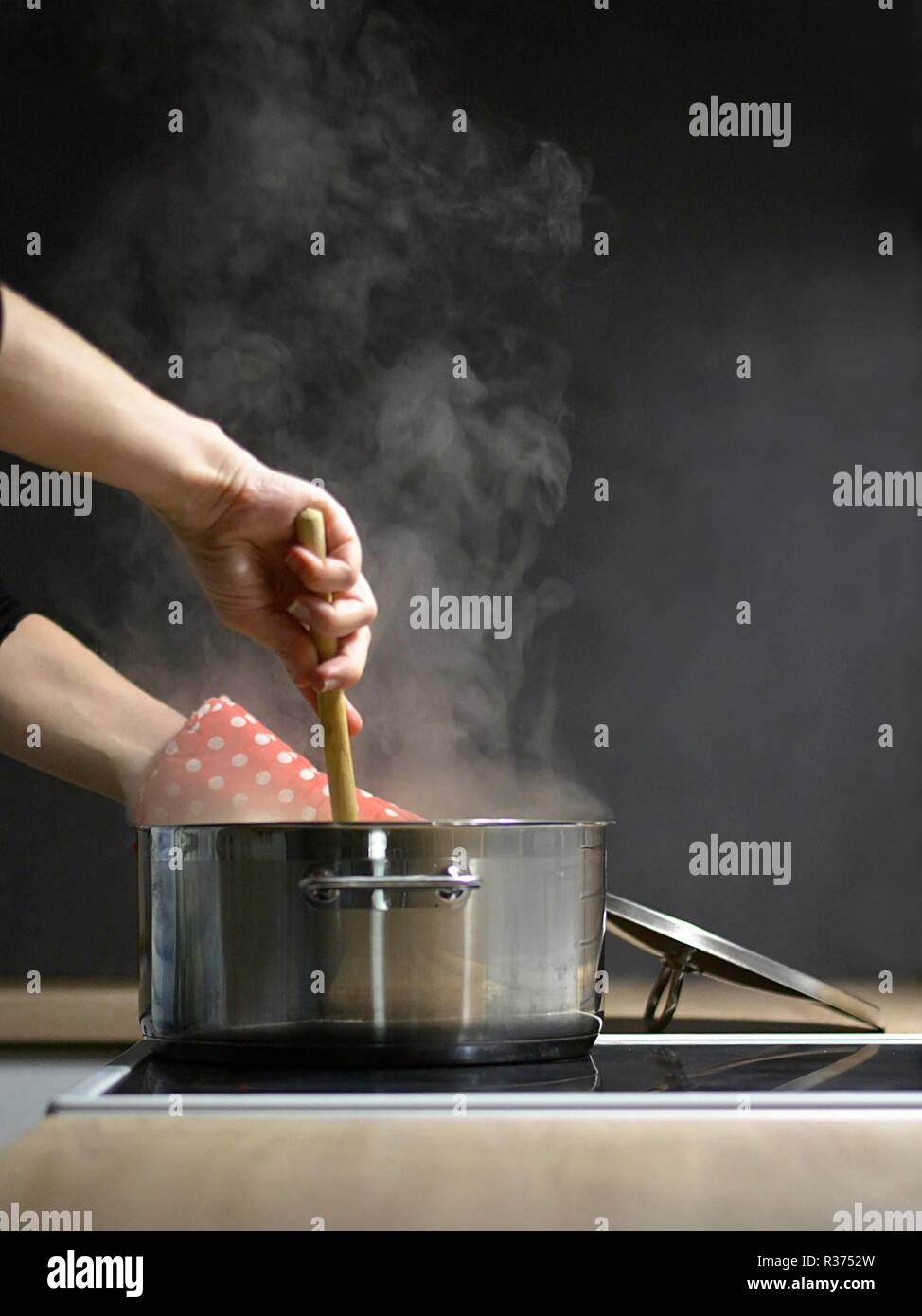Ceramic hob hi-res stock photography and images - Alamy