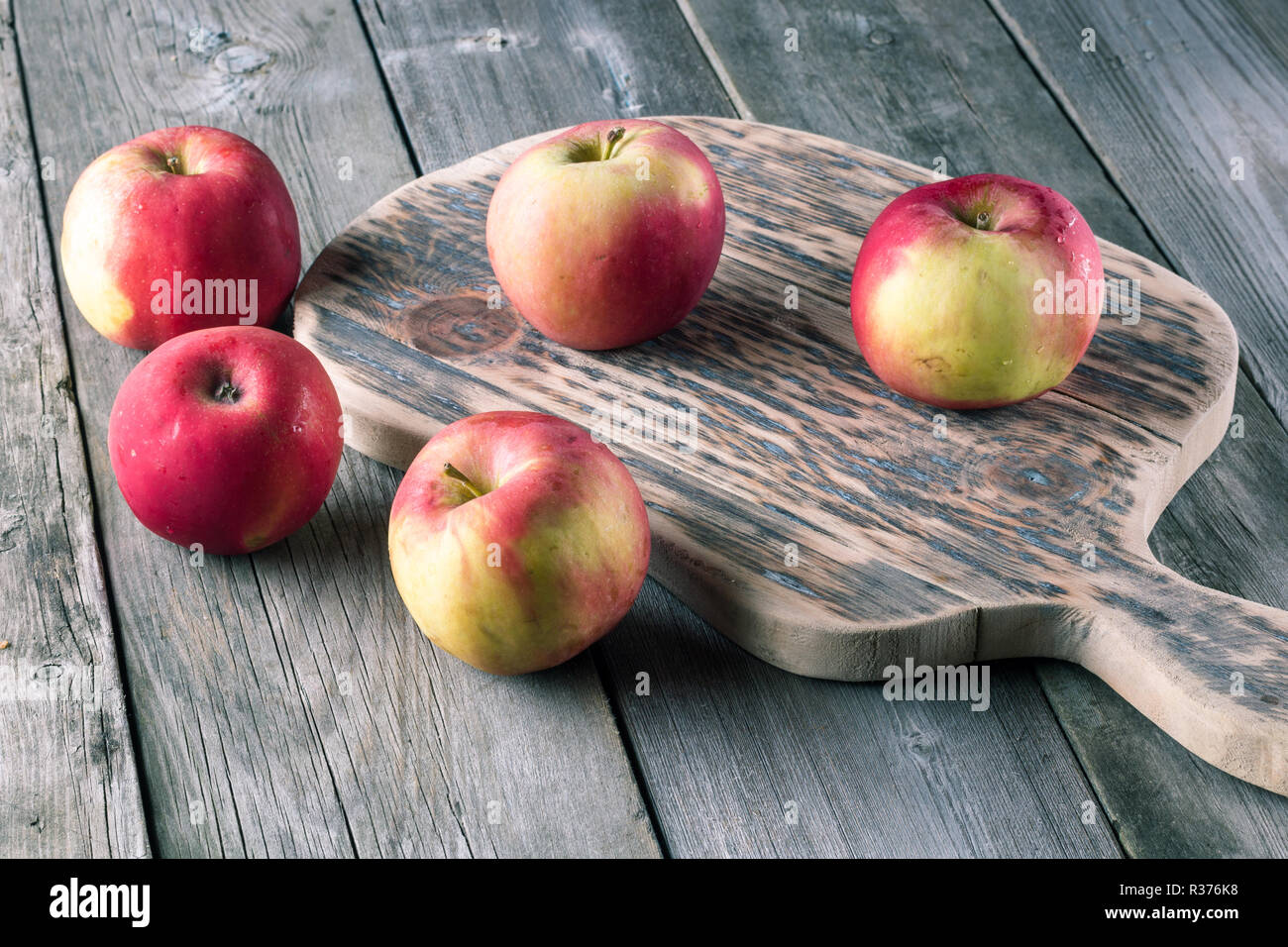 A group of apples on a cutting board Stock Photo - Alamy