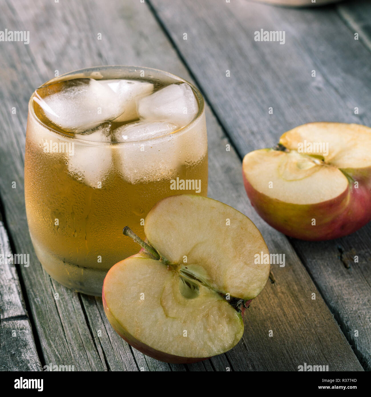 A glass of apple juice and fresh apples Stock Photo - Alamy