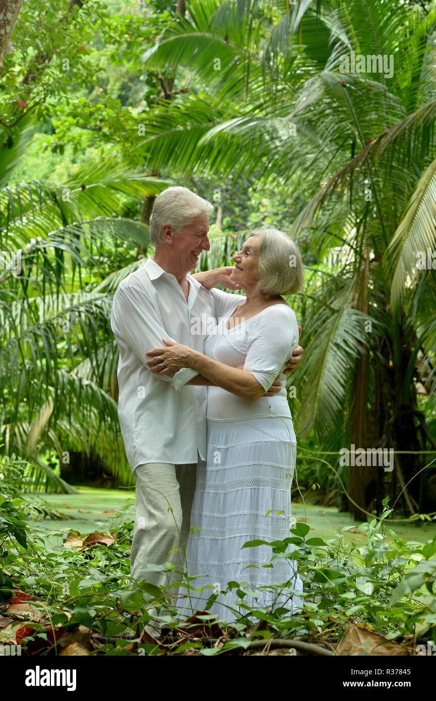 Elderly couple hugging hi-res stock photography and images - Alamy