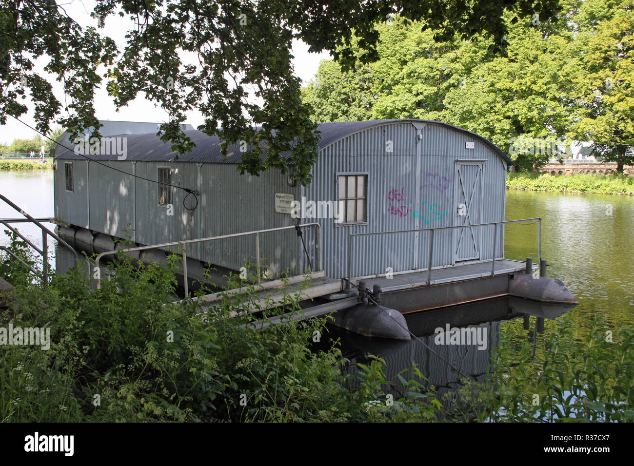 Schiffsgarage hi-res stock photography and images - Alamy