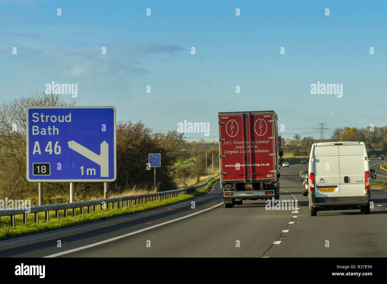 M4 motorway sign hi-res stock photography and images - Alamy