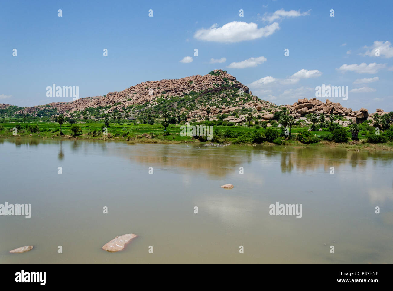 Beautiful view of the Tungabhadra River from Gangavati to Hospet ...