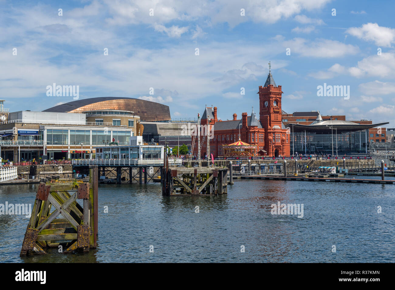 Cardiff docks old hi-res stock photography and images - Alamy