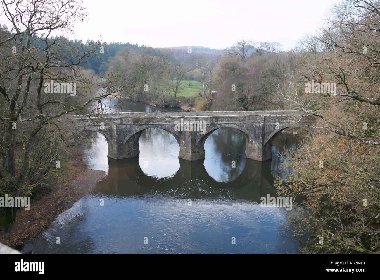 Bridge crossing river torridge bideford hi-res stock photography and ...