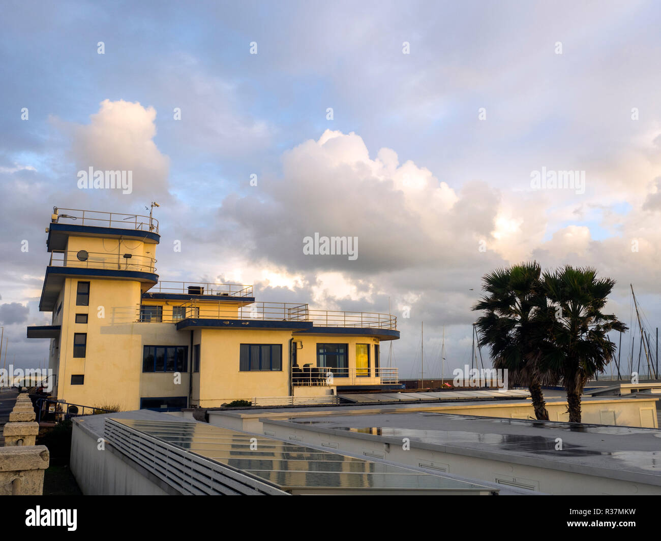 Bathing weather hi-res stock photography and images - Alamy