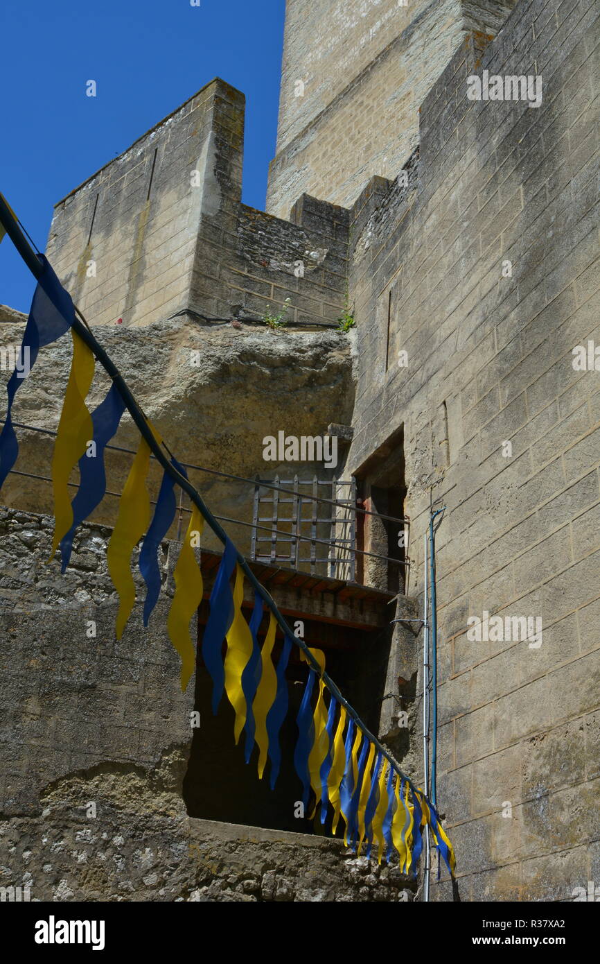 castle on crest Stock Photo - Alamy