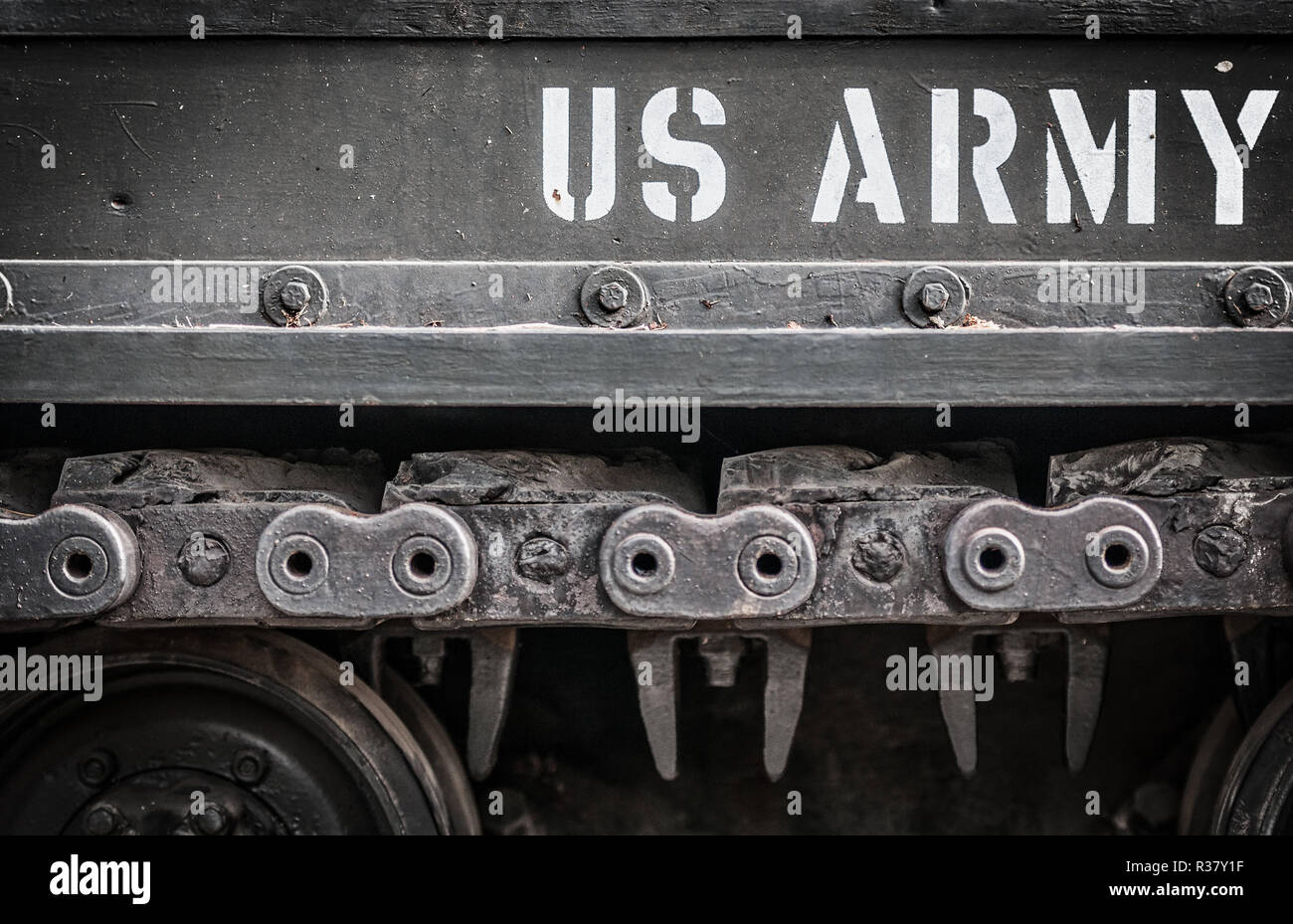 Battle tank track detail hi-res stock photography and images - Alamy