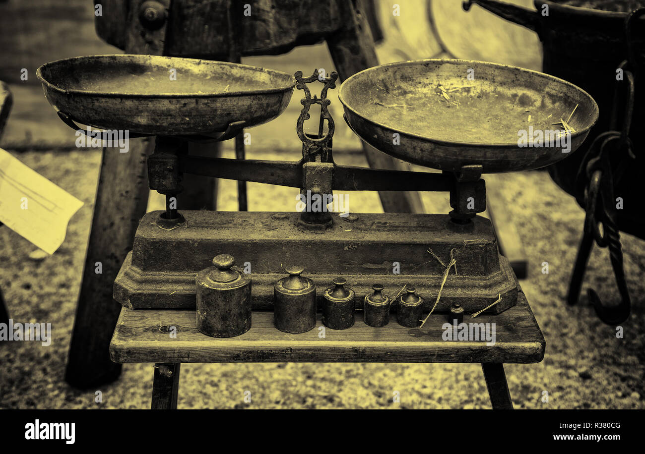 Old weighing scale, tool detail for weighing food Stock Photo - Alamy
