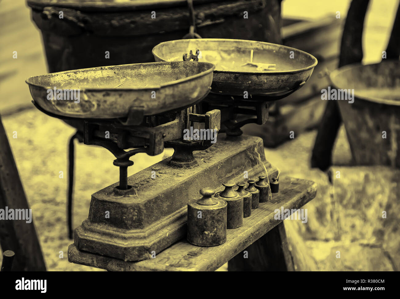 Old weighing scale, tool detail for weighing food Stock Photo - Alamy