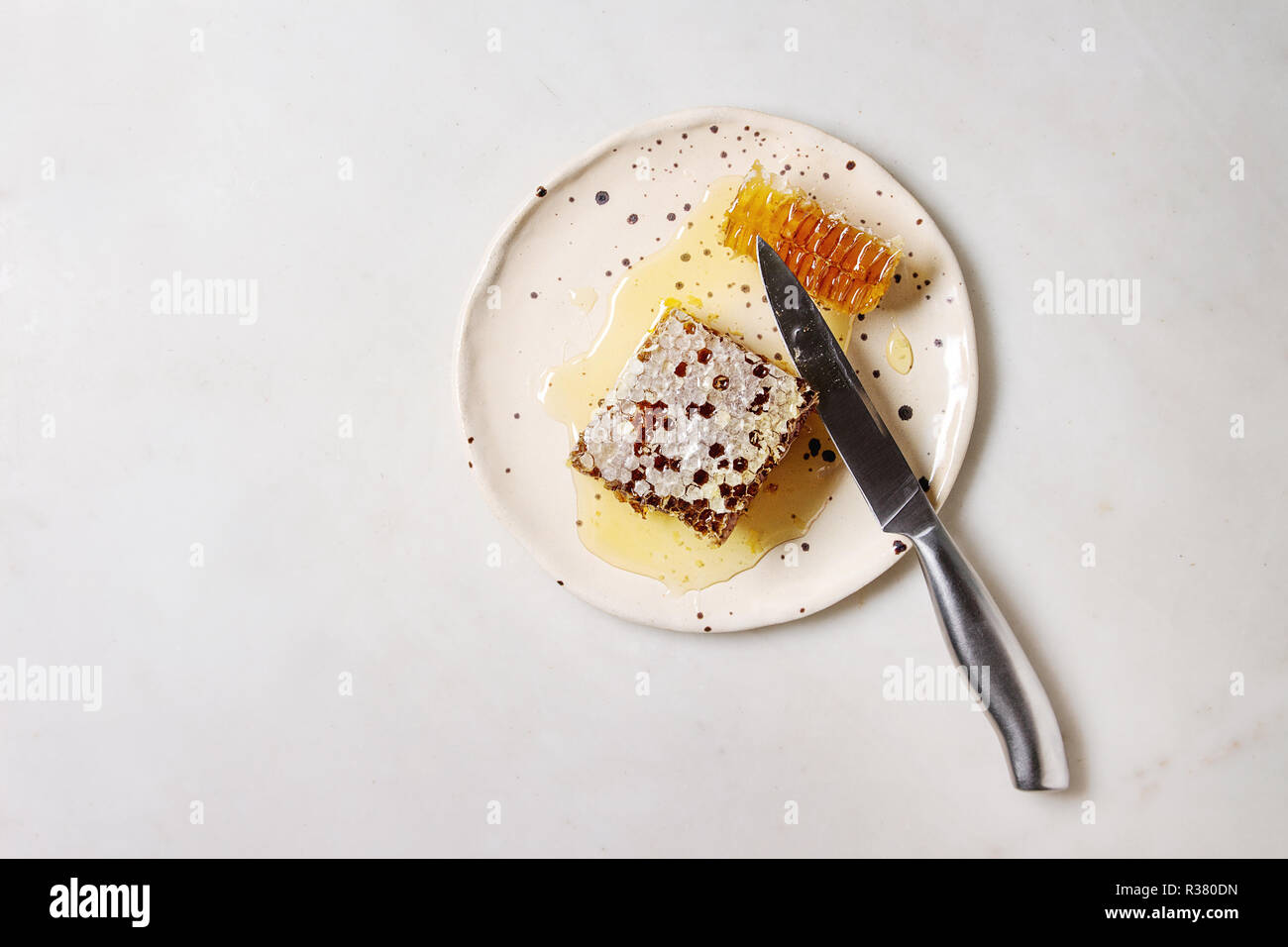 Honeycomb cut natural bee hi-res stock photography and images - Alamy