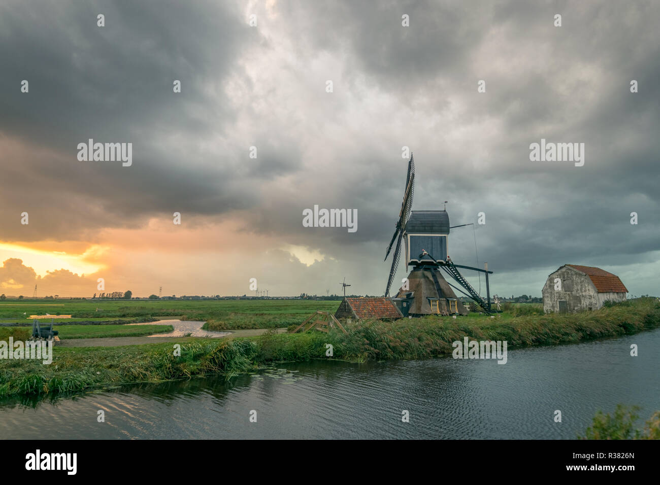 Classic dutch windmill in the wide open countryside near Leiden ...
