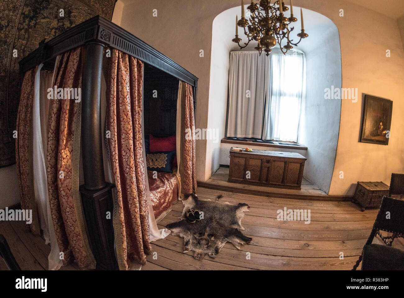 Medieval castle bedroom hi-res stock photography and images - Alamy