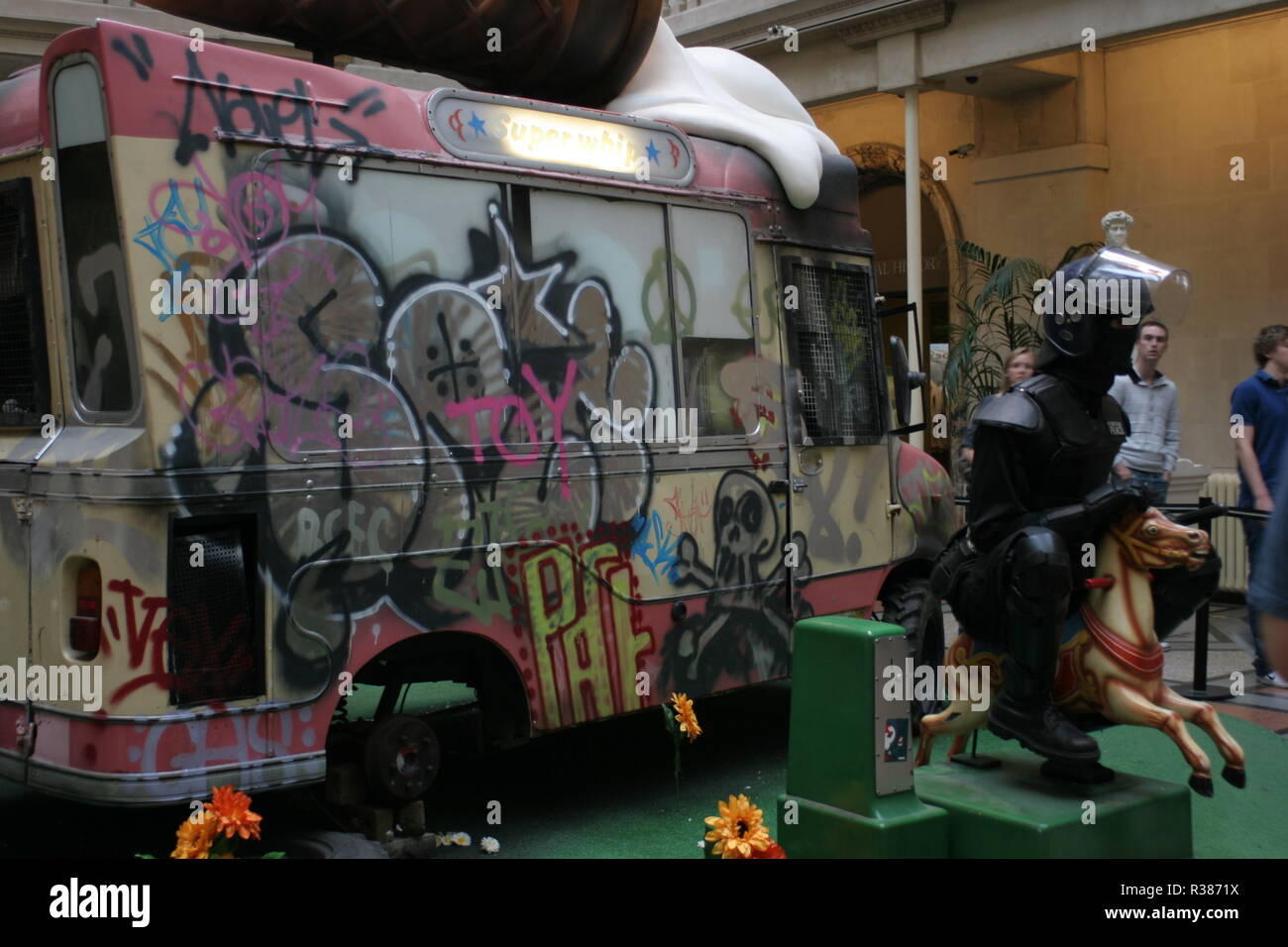 Famous banksy street art hi-res stock photography and images - Alamy