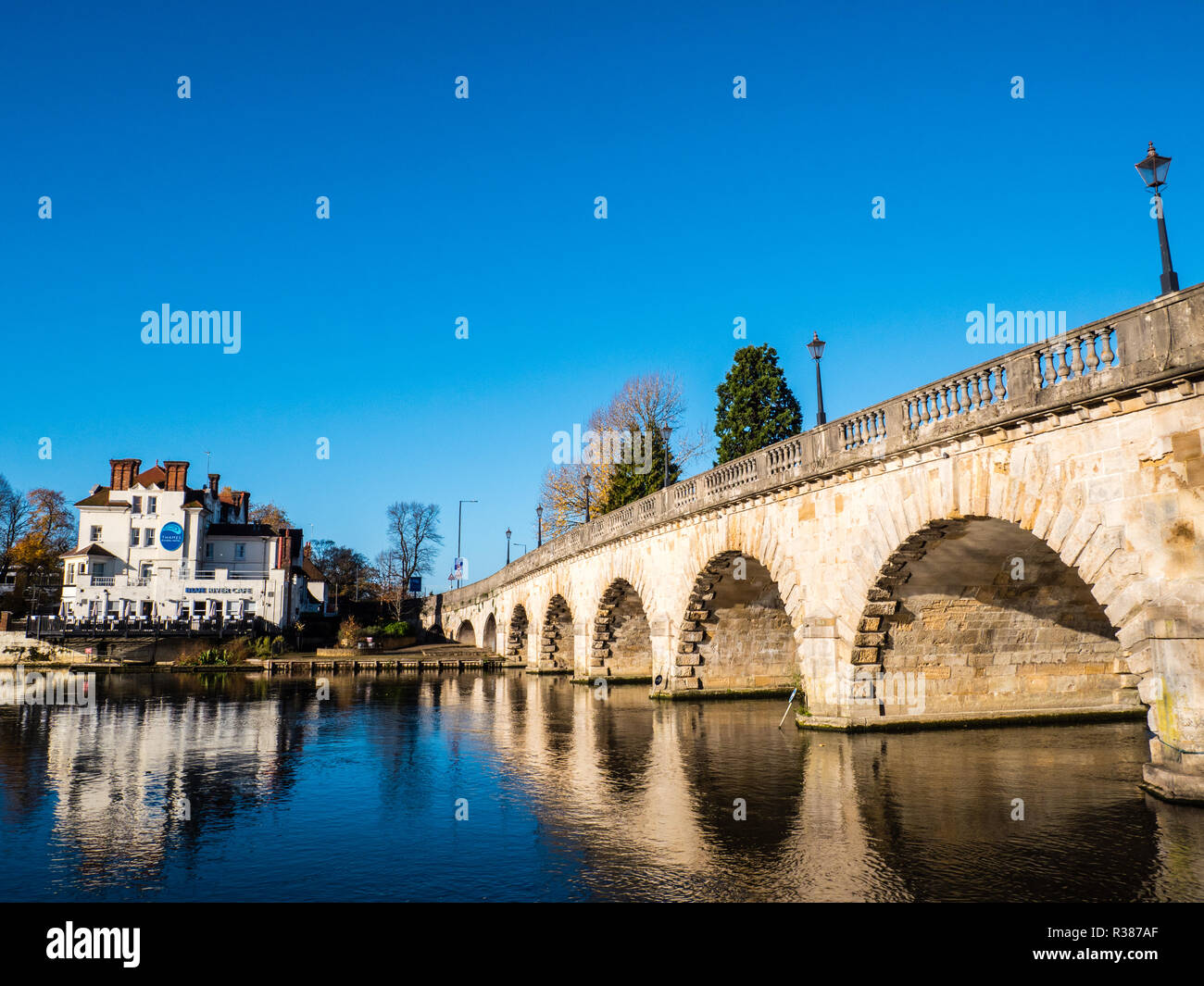 Maidenhead bridge river hi-res stock photography and images - Alamy