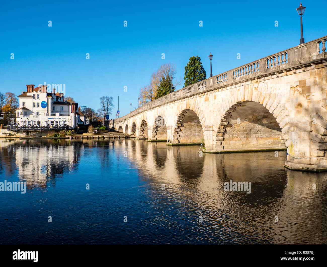 Maidenhead bridge grade i listed bridge hi-res stock photography and ...