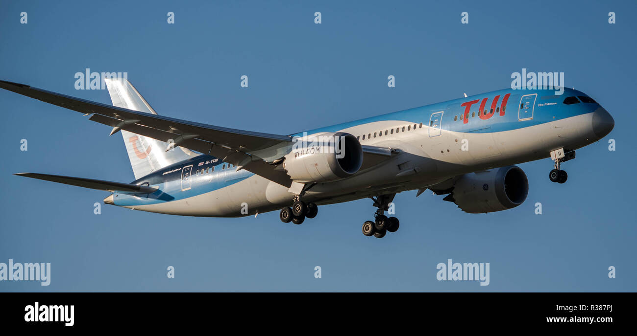 TUI Boeing 787-9 Dreamliner at Gatwick Airport Stock Photo - Alamy