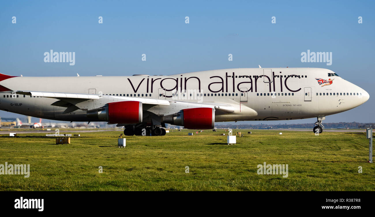 Virgin atlantic airways boeing 747 400 hi-res stock photography and ...