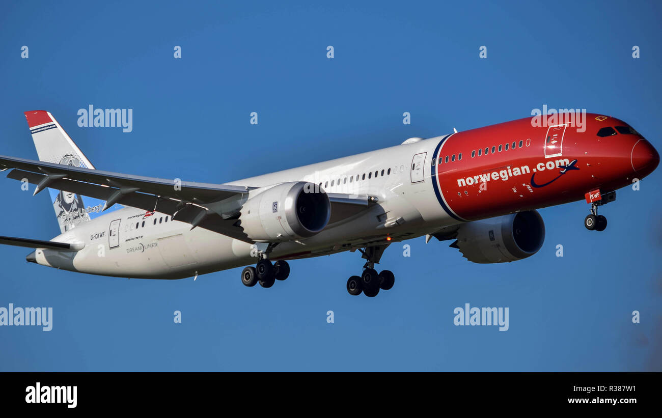 Norwegian Boeing 787-9 Dreamliner at Gatwick Airport Stock Photo - Alamy