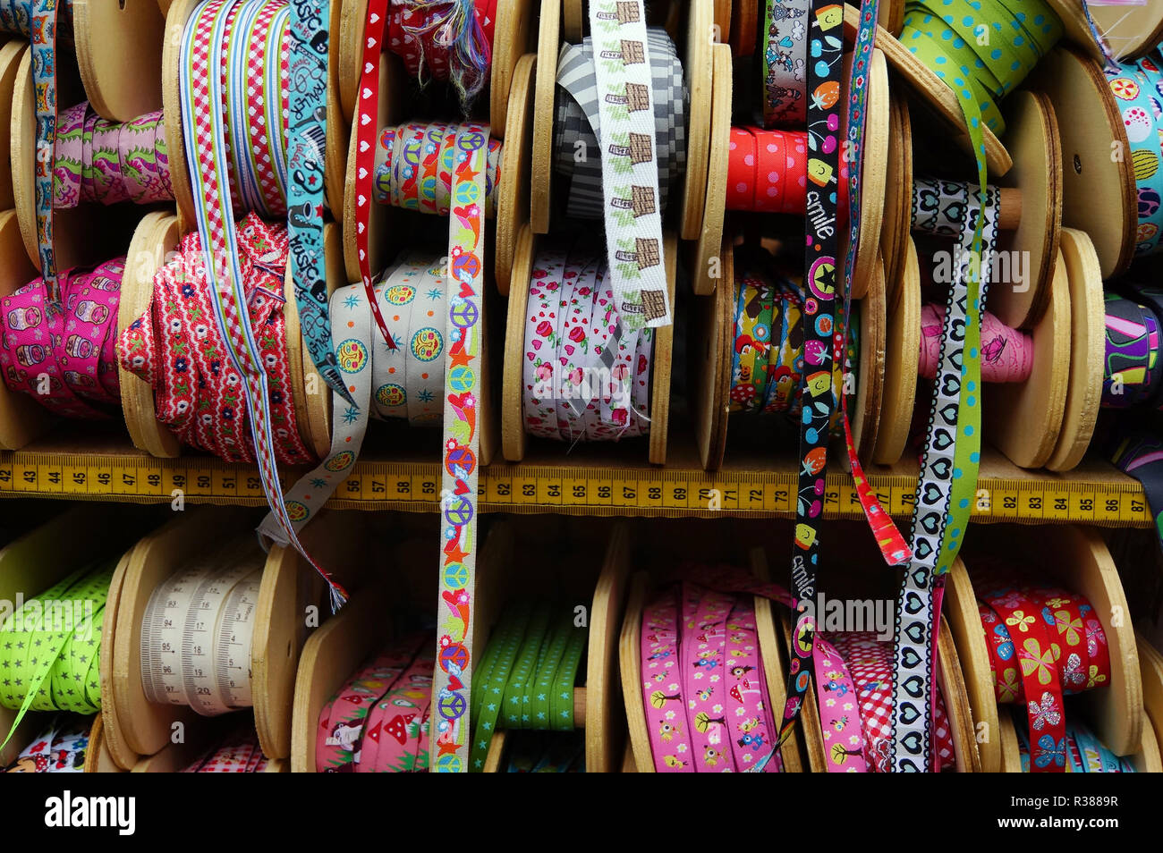 fabrics and haberdashery on the cloth market Stock Photo - Alamy