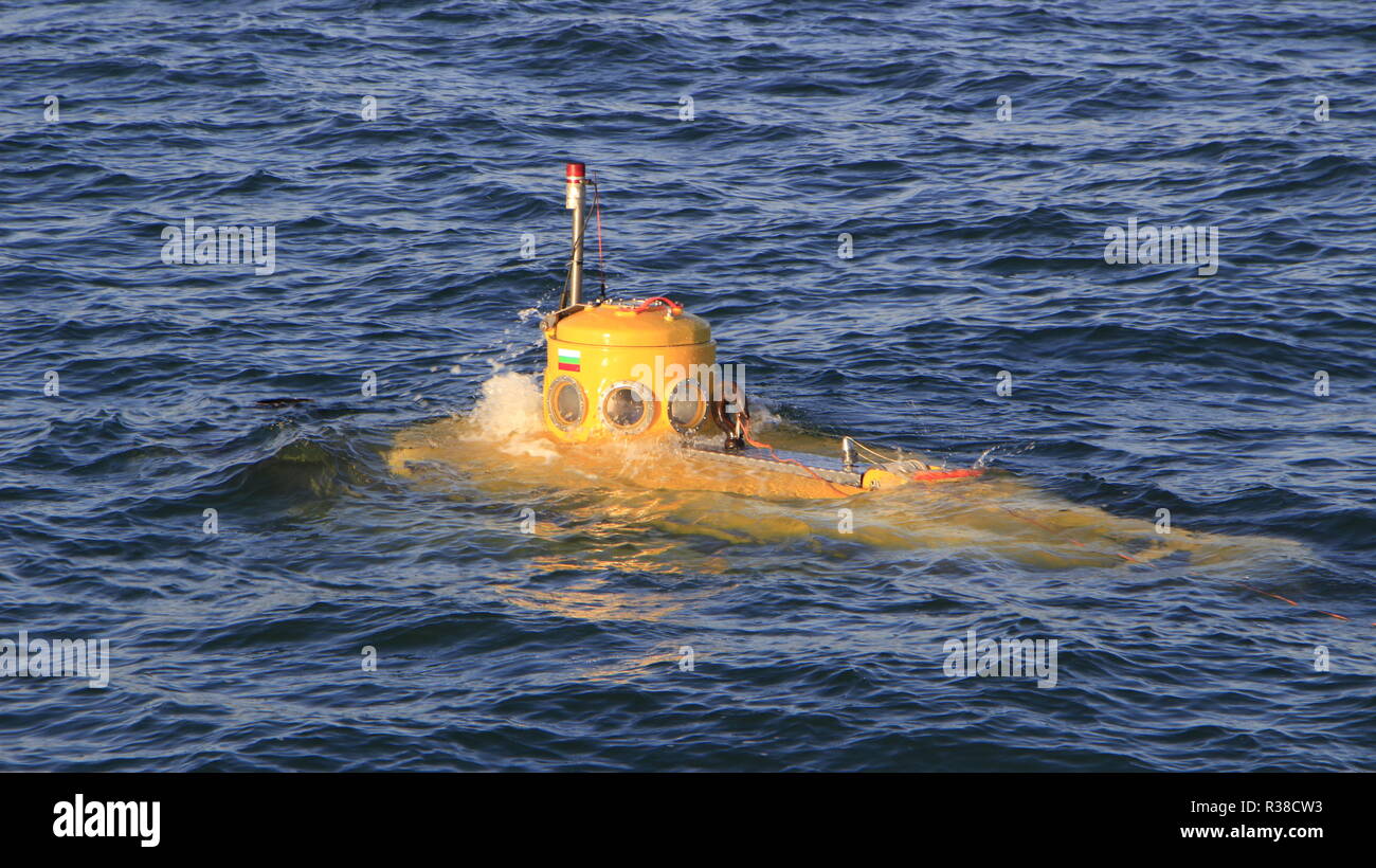 Glass bottom boat caribbean hi-res stock photography and images - Alamy