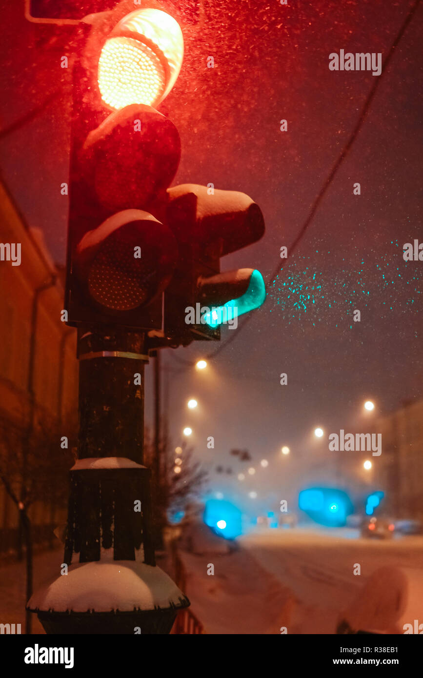 Traffic light on a snowy night Stock Photo - Alamy