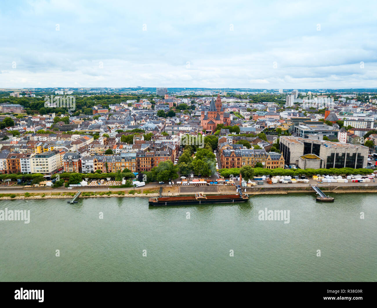 Largest romanesque building in europe hi-res stock photography and ...