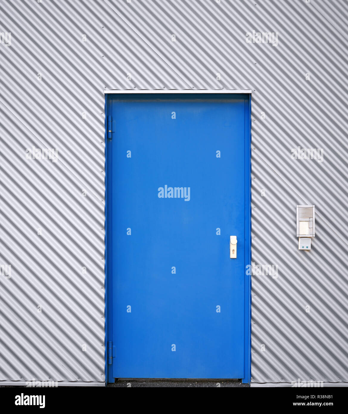 Corrugated iron door hi-res stock photography and images - Alamy