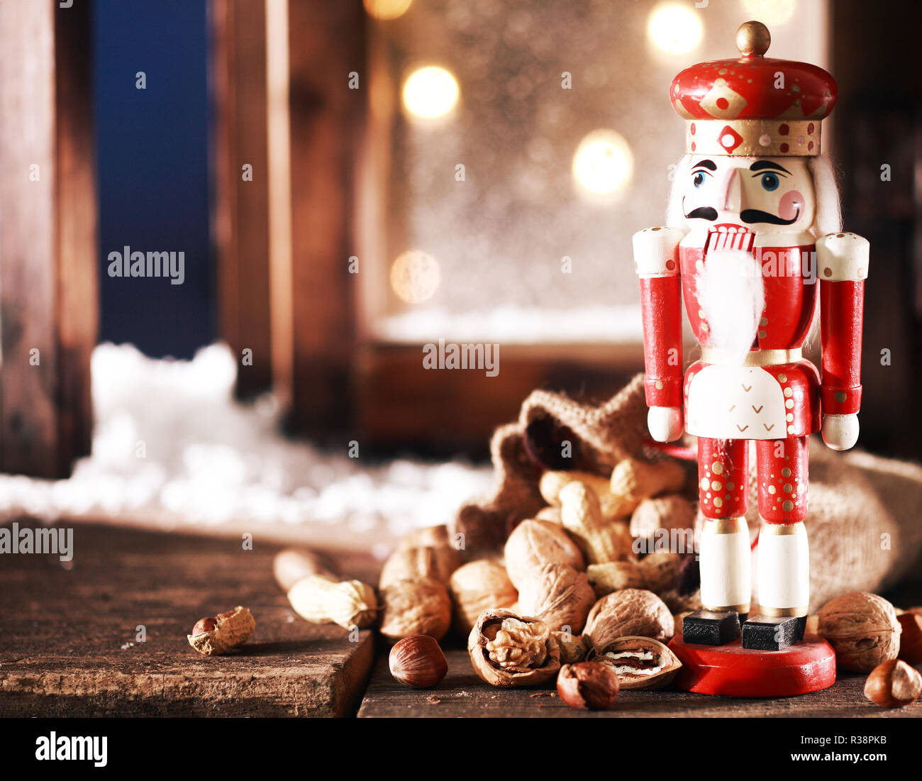 Wood nutcracker king hi-res stock photography and images - Alamy