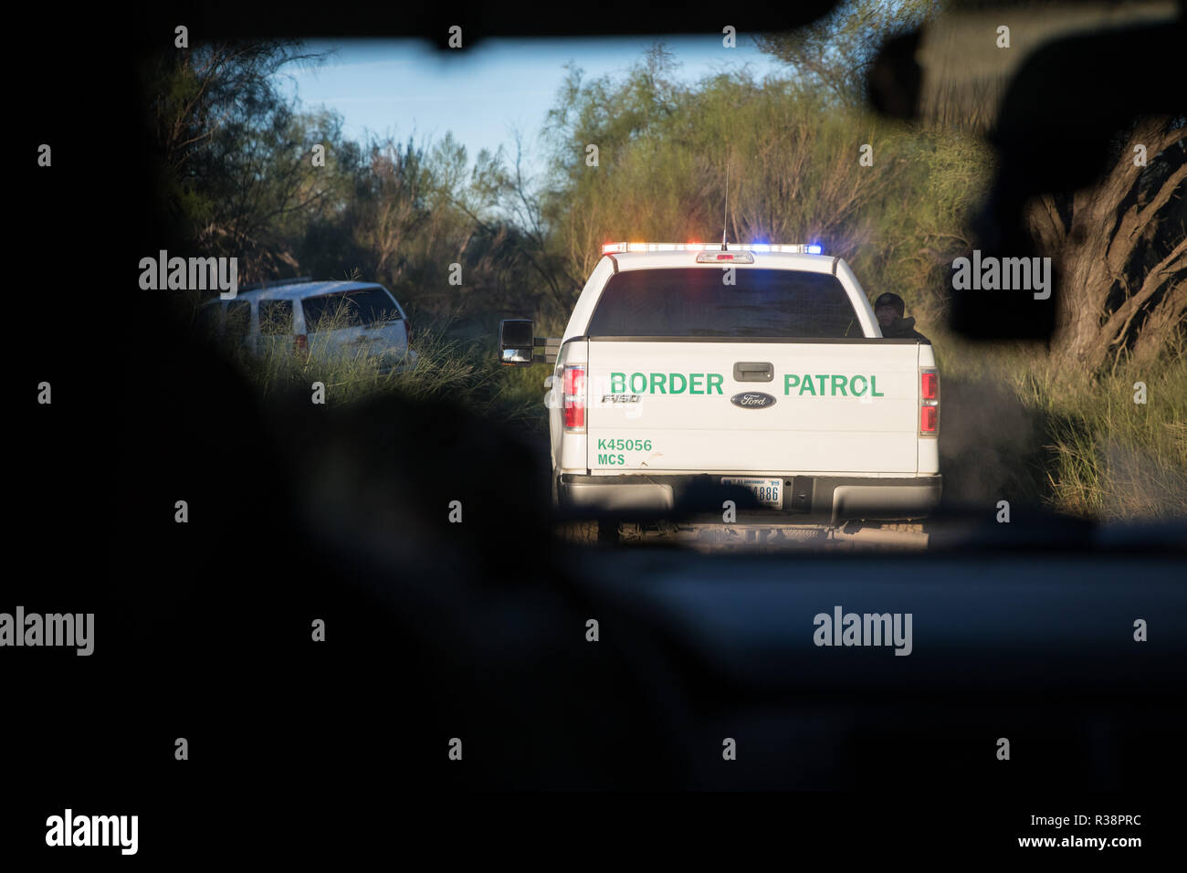 U.S. Border Patrol agents move to interdict illegal aliens attempting ...