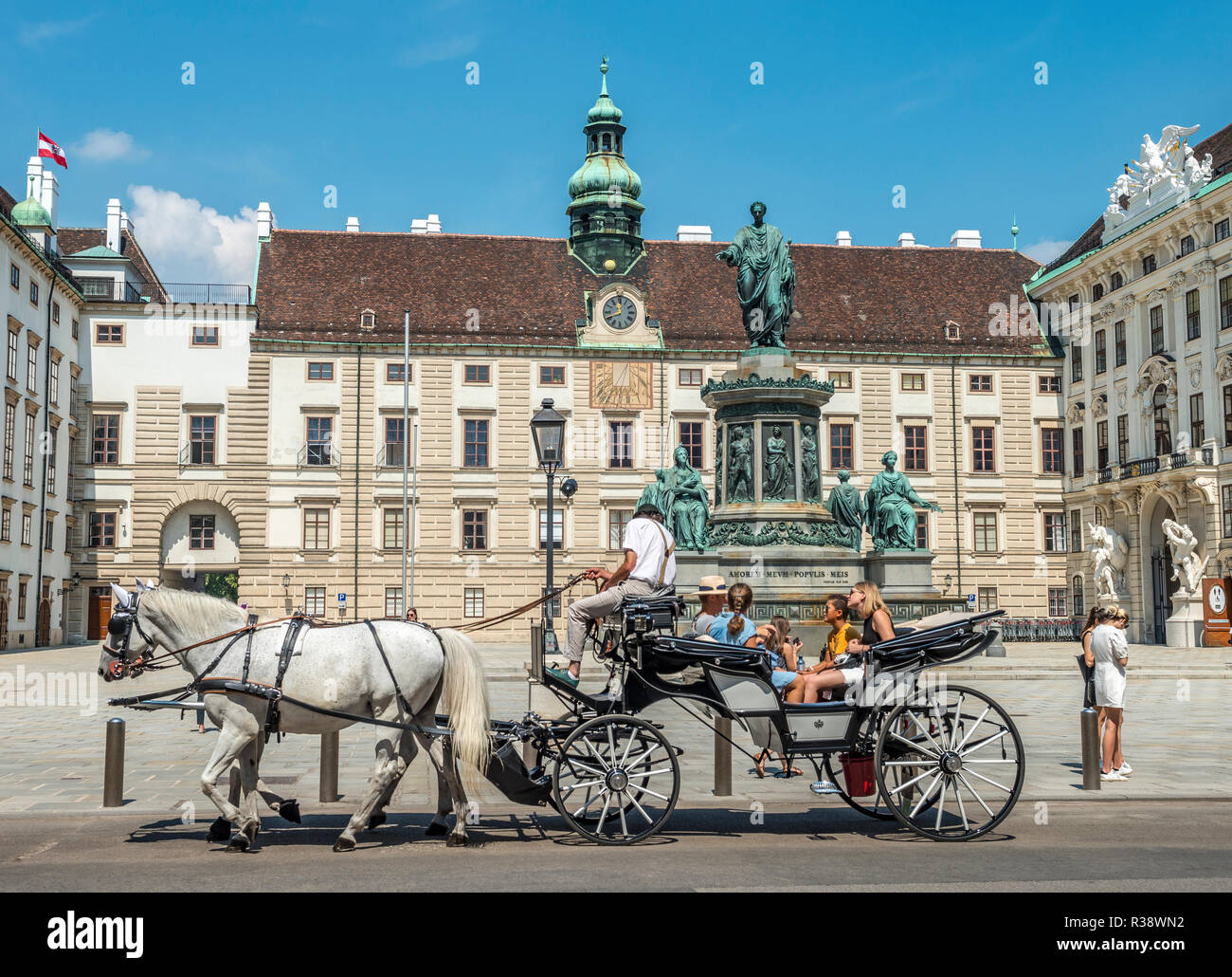 Hofburg palace vienna horse statue sky hi-res stock photography and ...