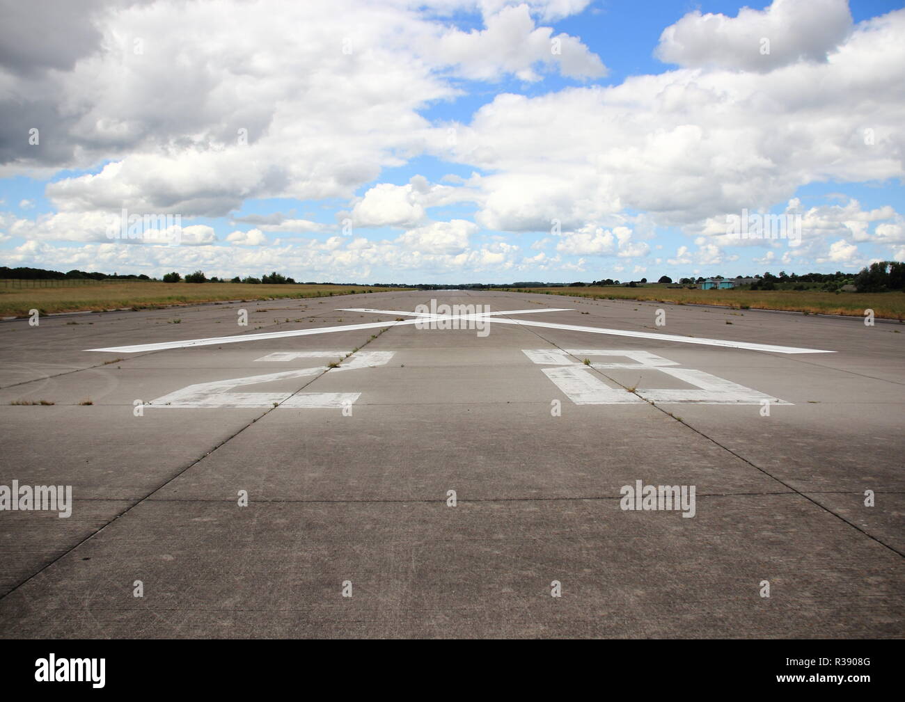 Empty airfield hi-res stock photography and images - Alamy