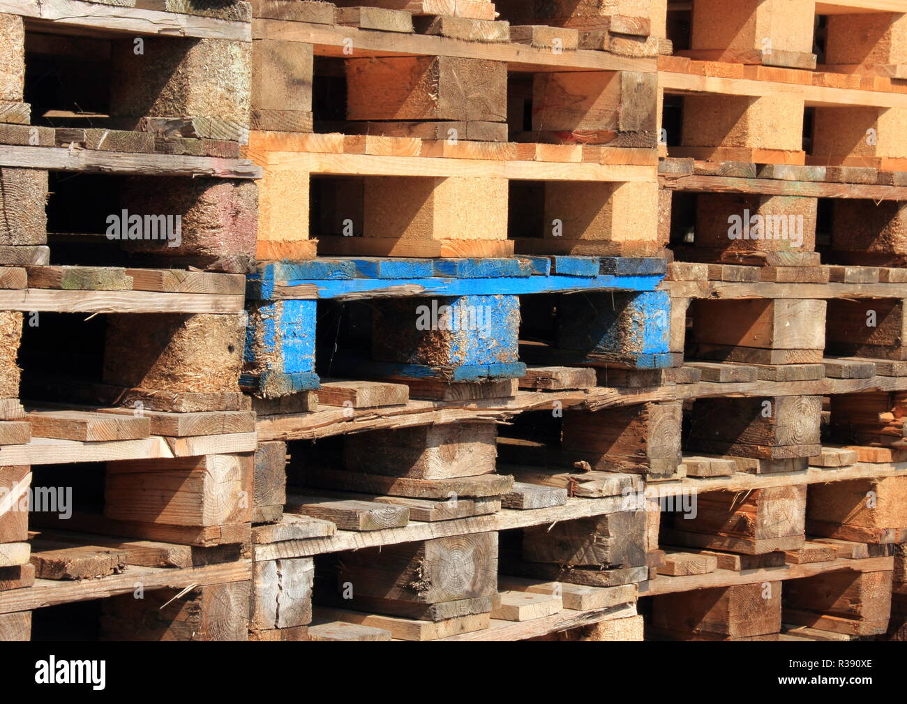 Traffic pallet hi-res stock photography and images - Alamy