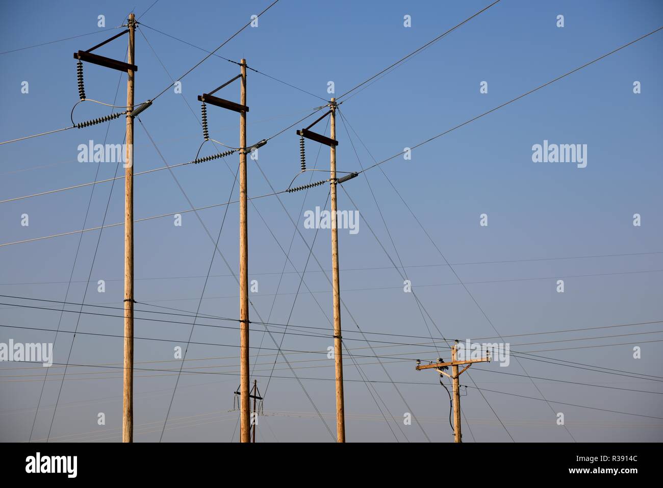 Overhead Electrical Power Line Stock Photos & Overhead Electrical Power ...