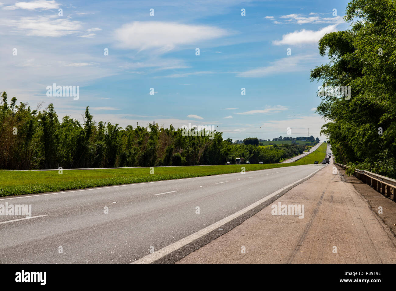 Beautiful road in a beautiful sunny day, highway Castelo Branco, Sao ...