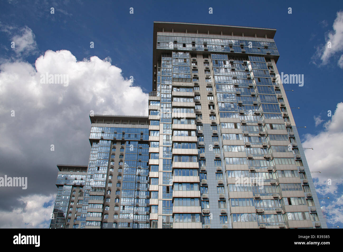 Tall skyscrapers shot perspective hi-res stock photography and images ...
