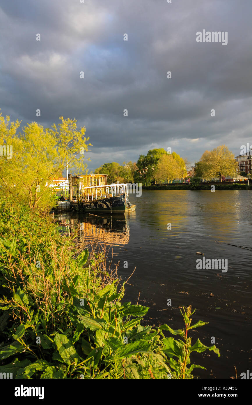 Richmond riverside summer hi-res stock photography and images - Alamy