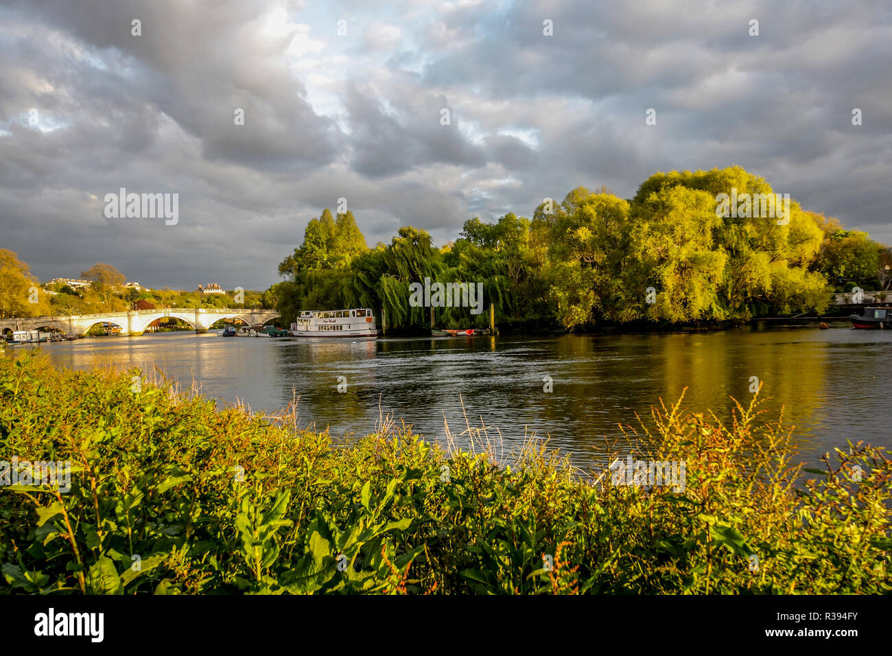 River in beautiful town of richmond hi-res stock photography and images ...