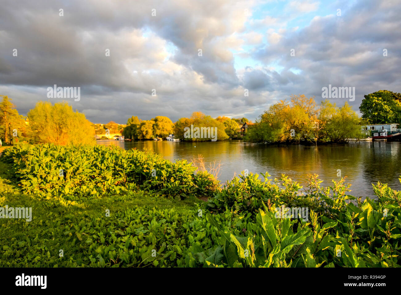 River in beautiful town of richmond hi-res stock photography and images ...