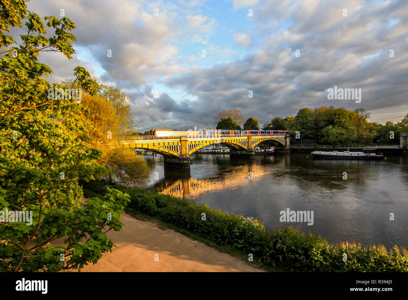 Richmond railway bridge hi-res stock photography and images - Alamy