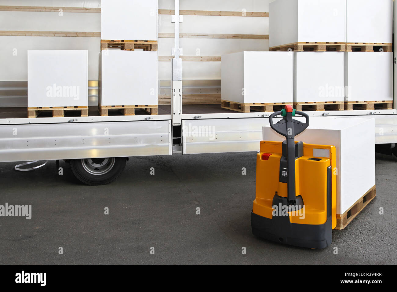 Fork lift pallets hi-res stock photography and images - Alamy