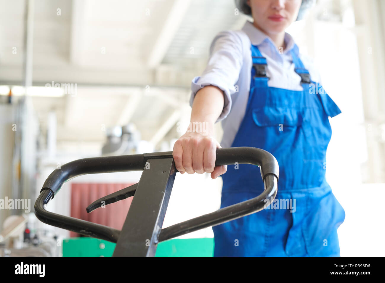 Load pulling hi-res stock photography and images - Alamy