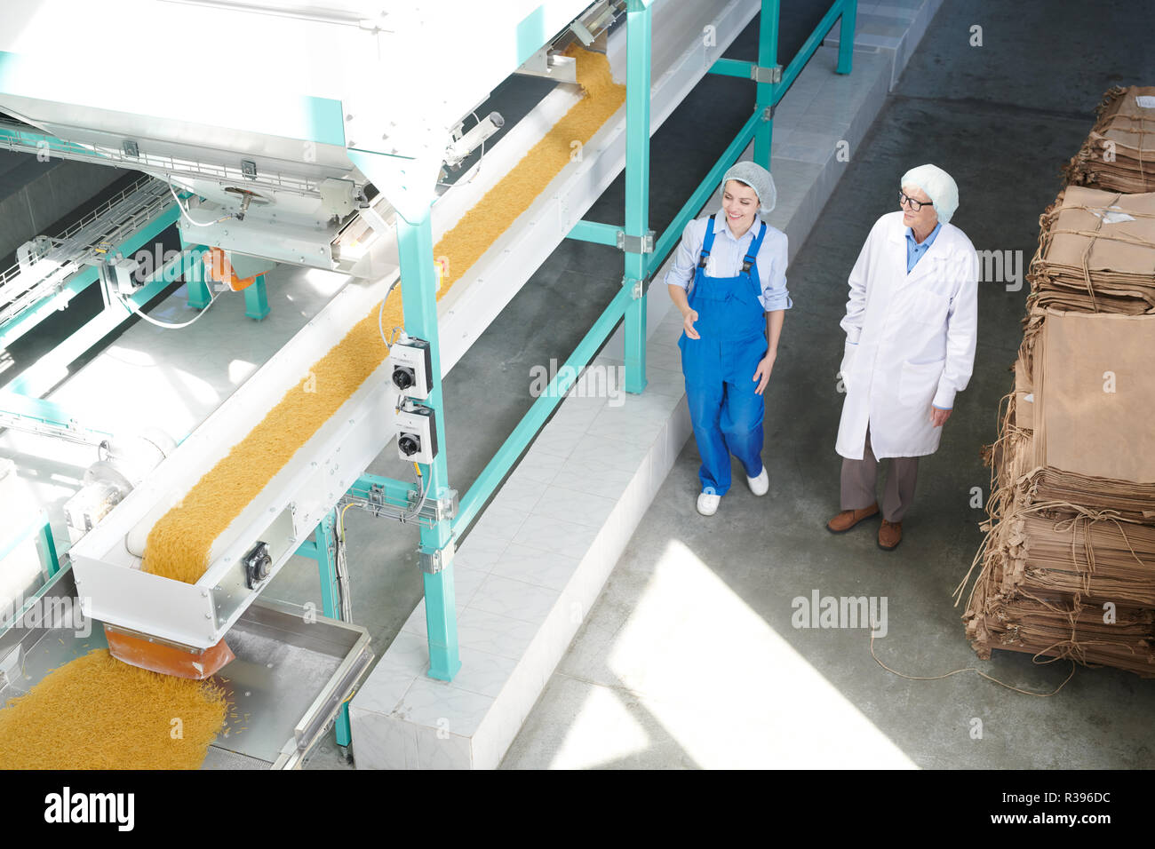 Workers food factory hi-res stock photography and images - Alamy