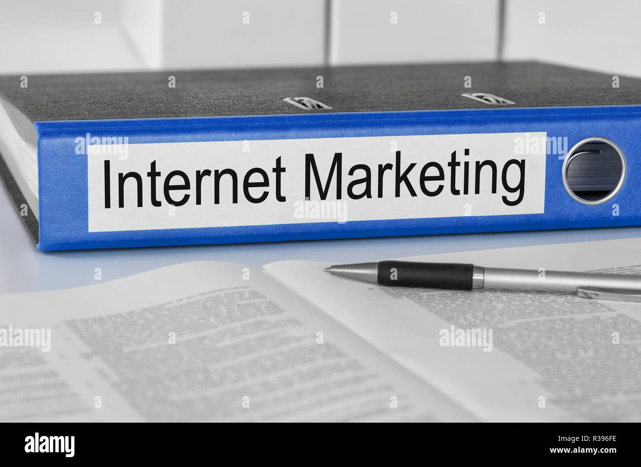 file folders labeled internet marketing Stock Photo - Alamy