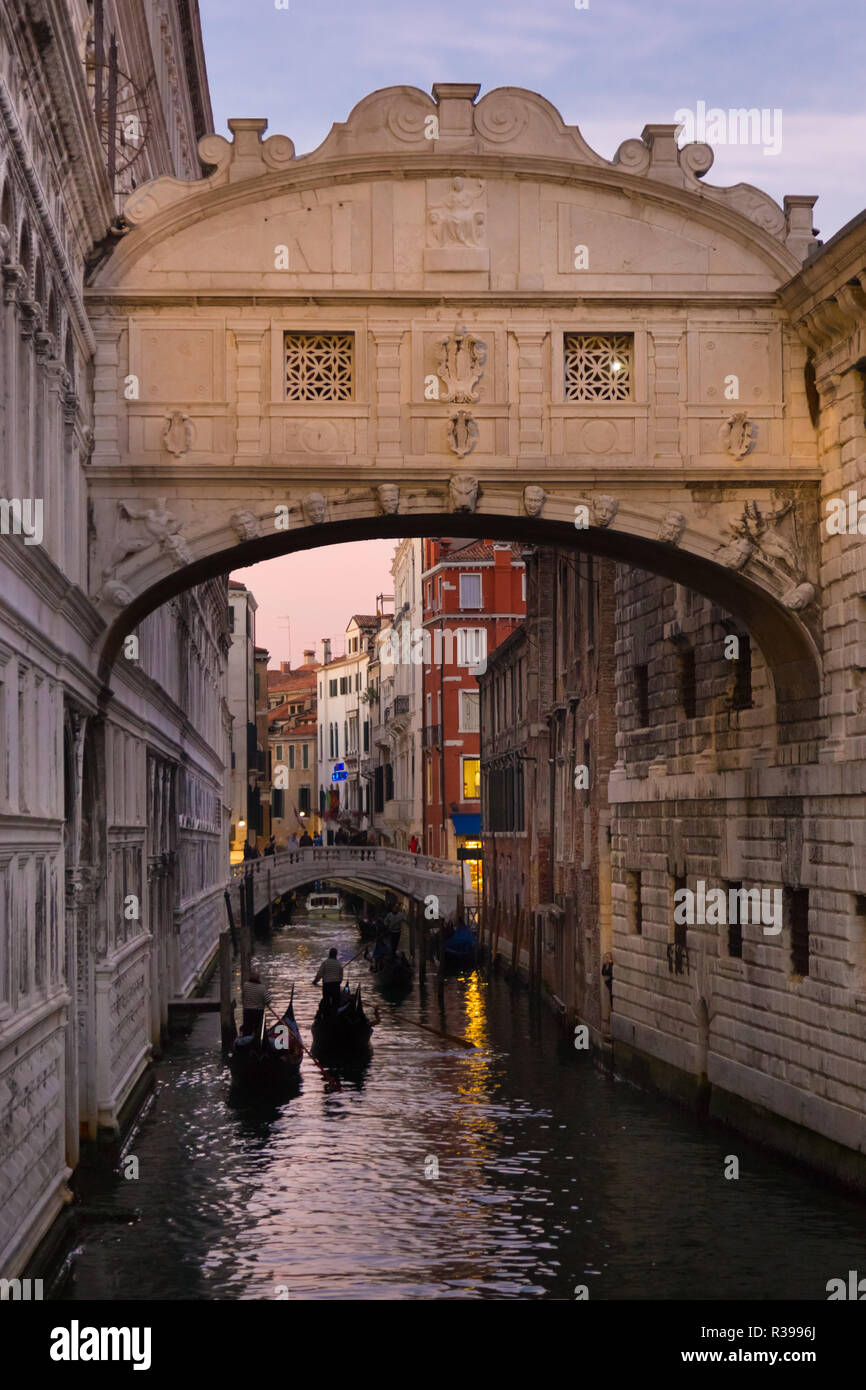Medieval trade venezia hi-res stock photography and images - Alamy