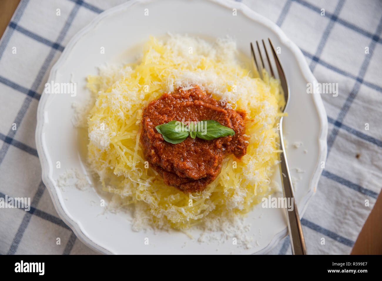 Half cooked spaghetti hi-res stock photography and images - Alamy
