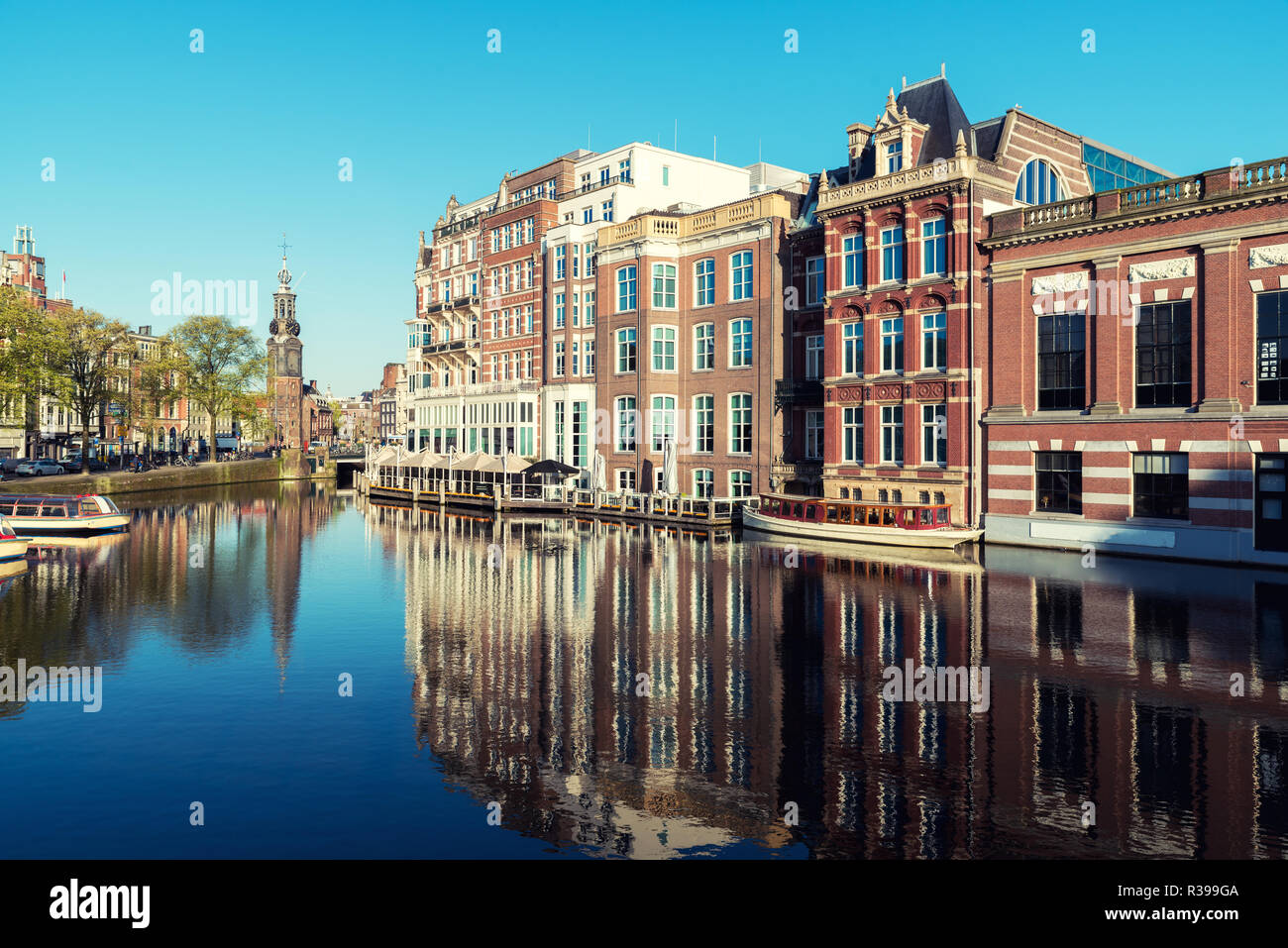 Amsterdam netherlands canal architecture hi-res stock photography and ...