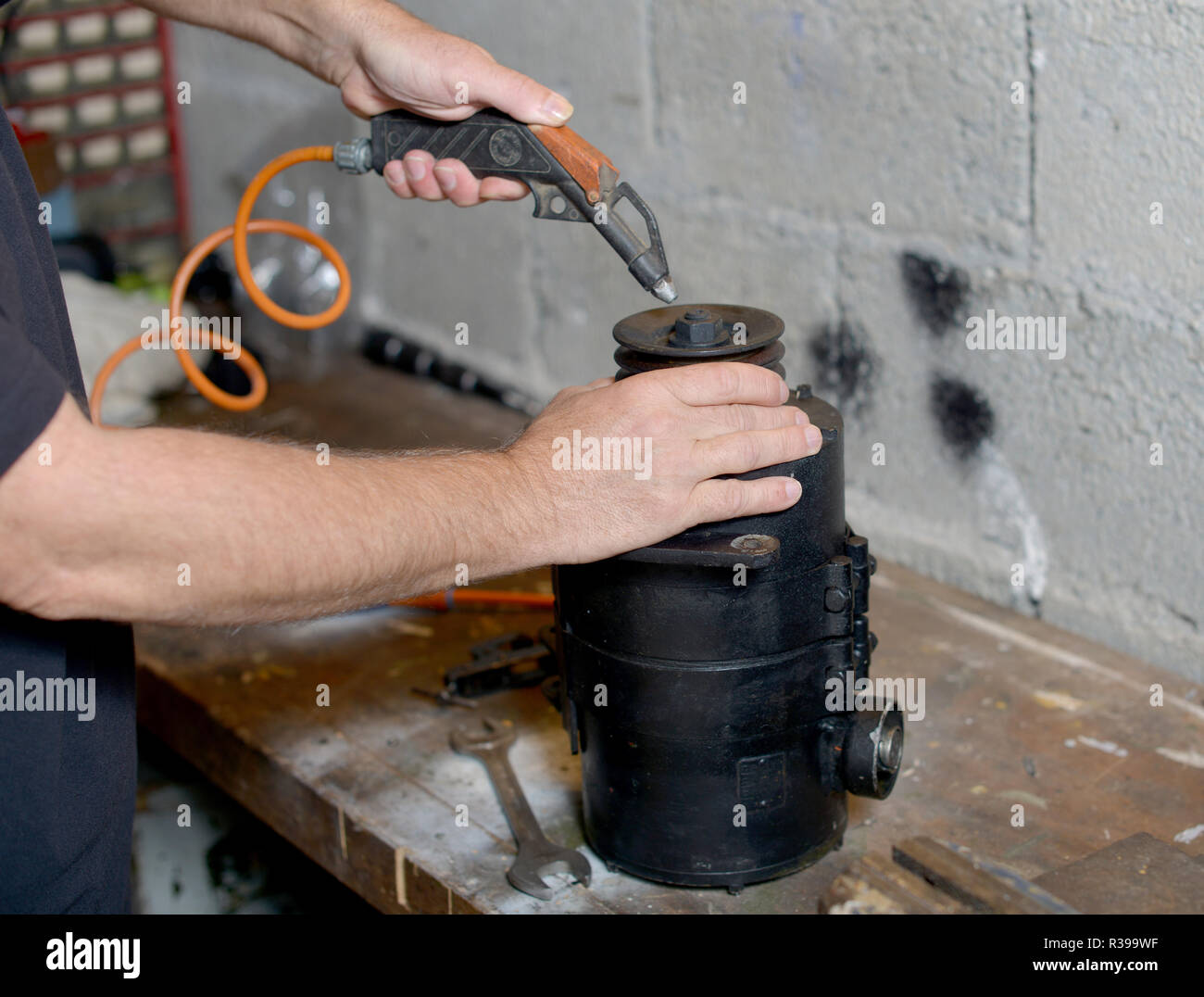 Dynamo mechanics hi-res stock photography and images - Alamy